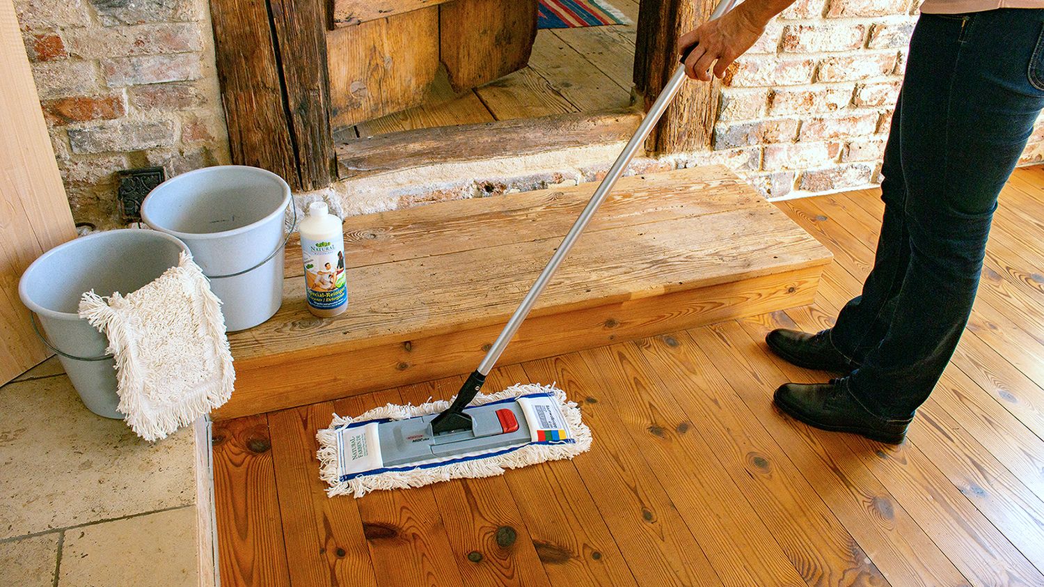 Holzlasuren von Natural - natürlicher Holzschutz